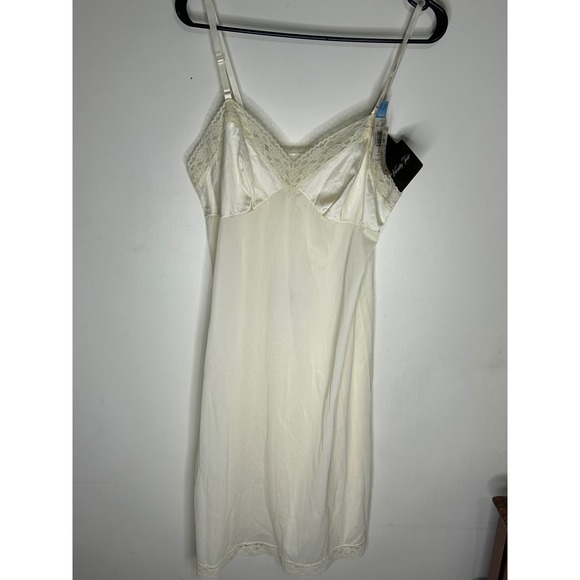 Vanity Fair | Intimates & Sleepwear | Vanity Fair Vintage Full Slip ...